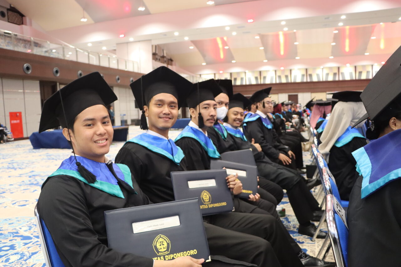 Wisuda ke-174 UNDIP Tahun 2024 - Fakultas Perikanan dan Ilmu Kelautan